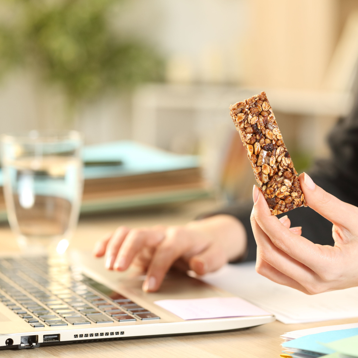 Dietitians Share The 4 Worst Common Pantry Snacks For Metabolism ...