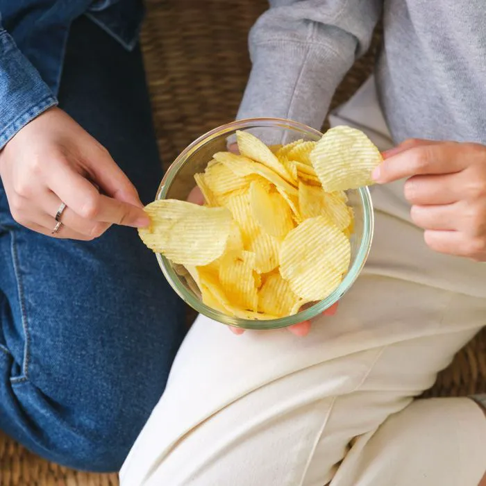 Dietitians Share The 4 Worst Common Pantry Snacks For Metabolism ...
