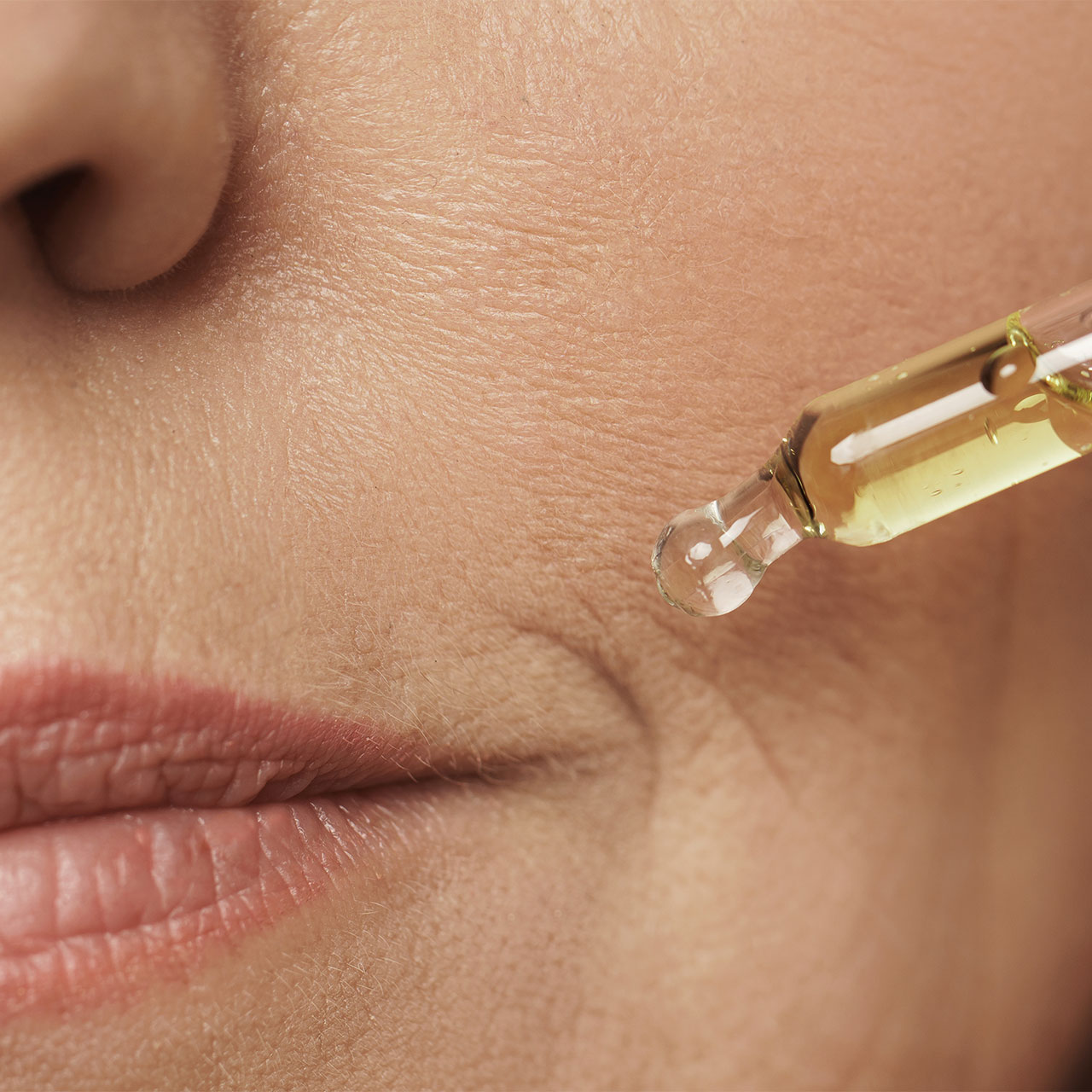 Dermatologists Share 5 Essential Serums Women Over 50 Can Use To ...
