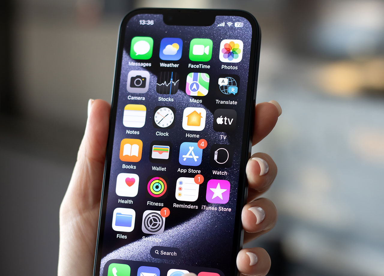 Got The New iPhone For Christmas? Delete These 4 Pre-Installed Apps For ...