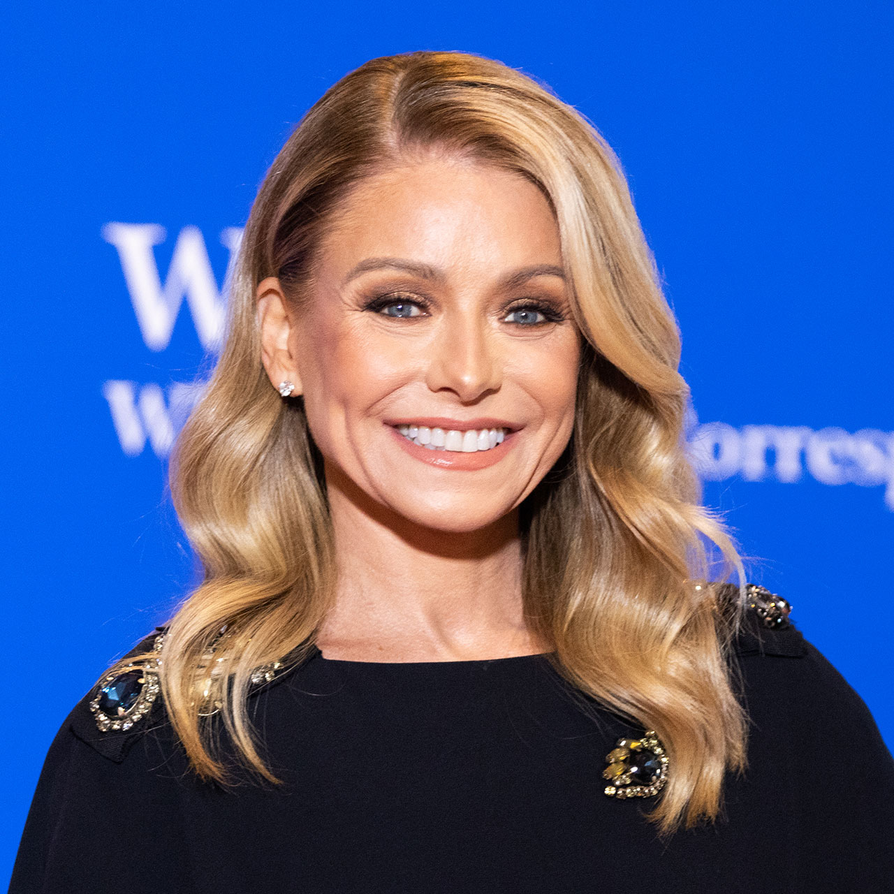 Kelly Ripa's Instagram, Twitter & Facebook on IDCrawl