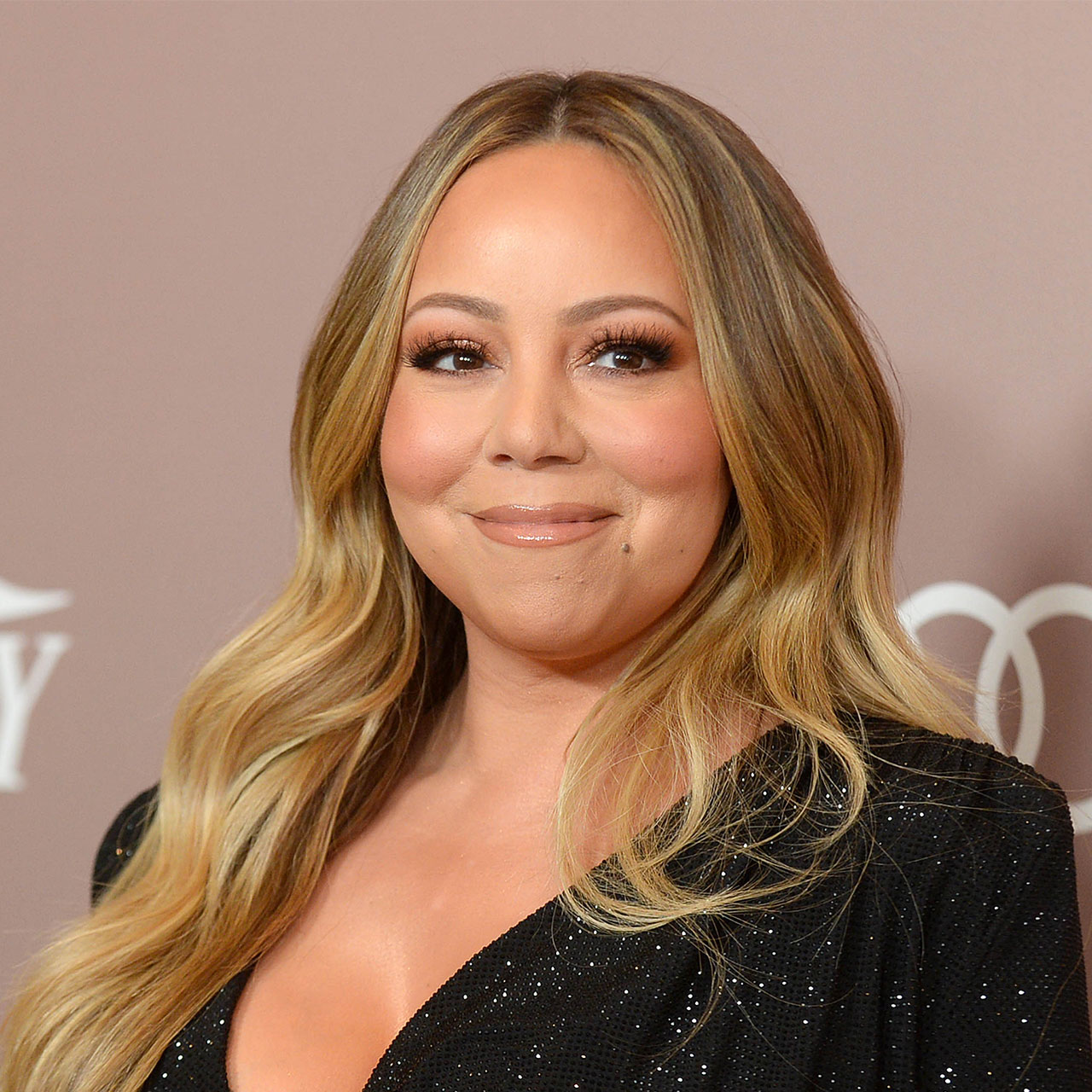 We’re Still Not Over Mariah Carey’s Plunging Silver Gown From The Pre ...