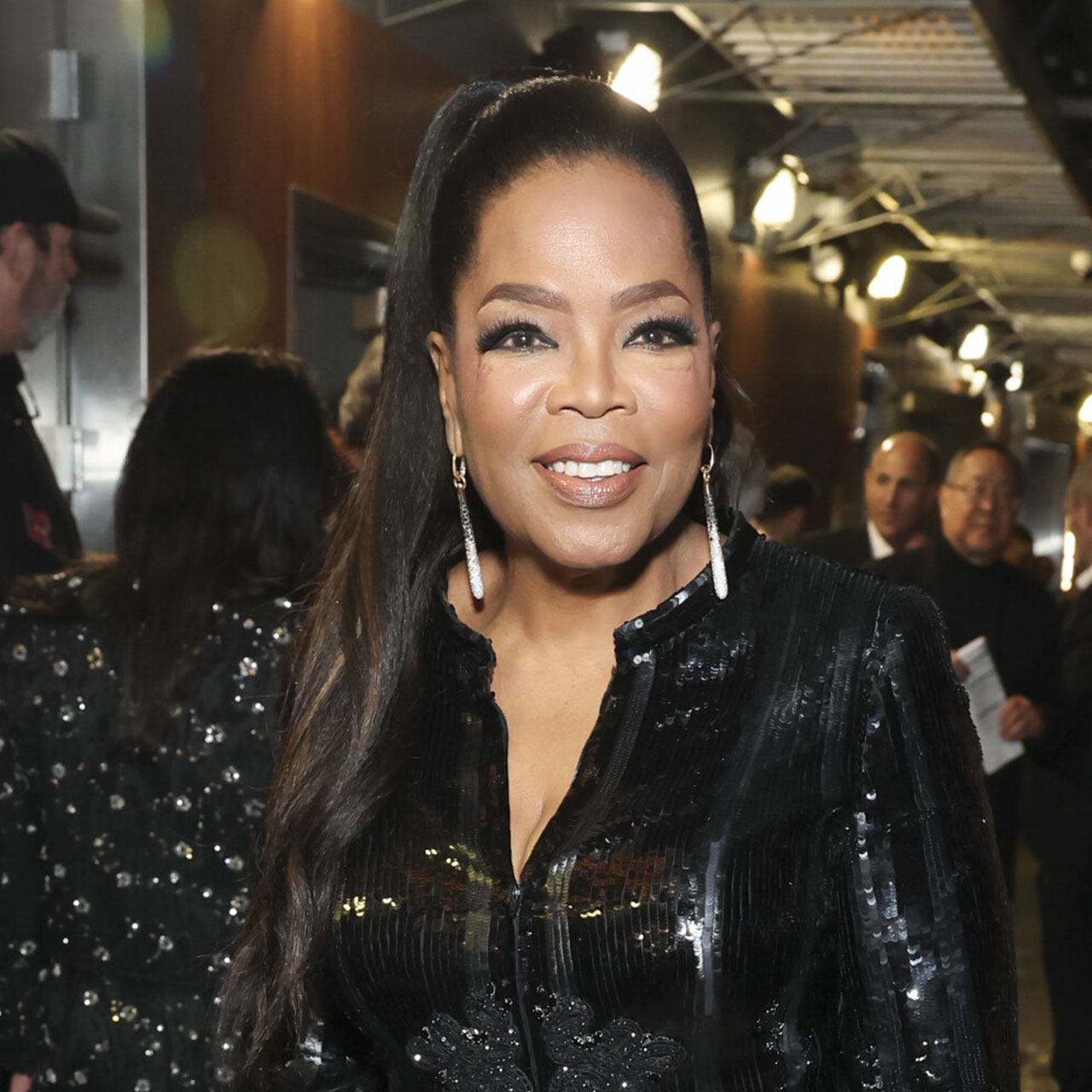 Oprah Winfrey Flaunts Her Weight Loss At The Grammys In A Shimmering ...
