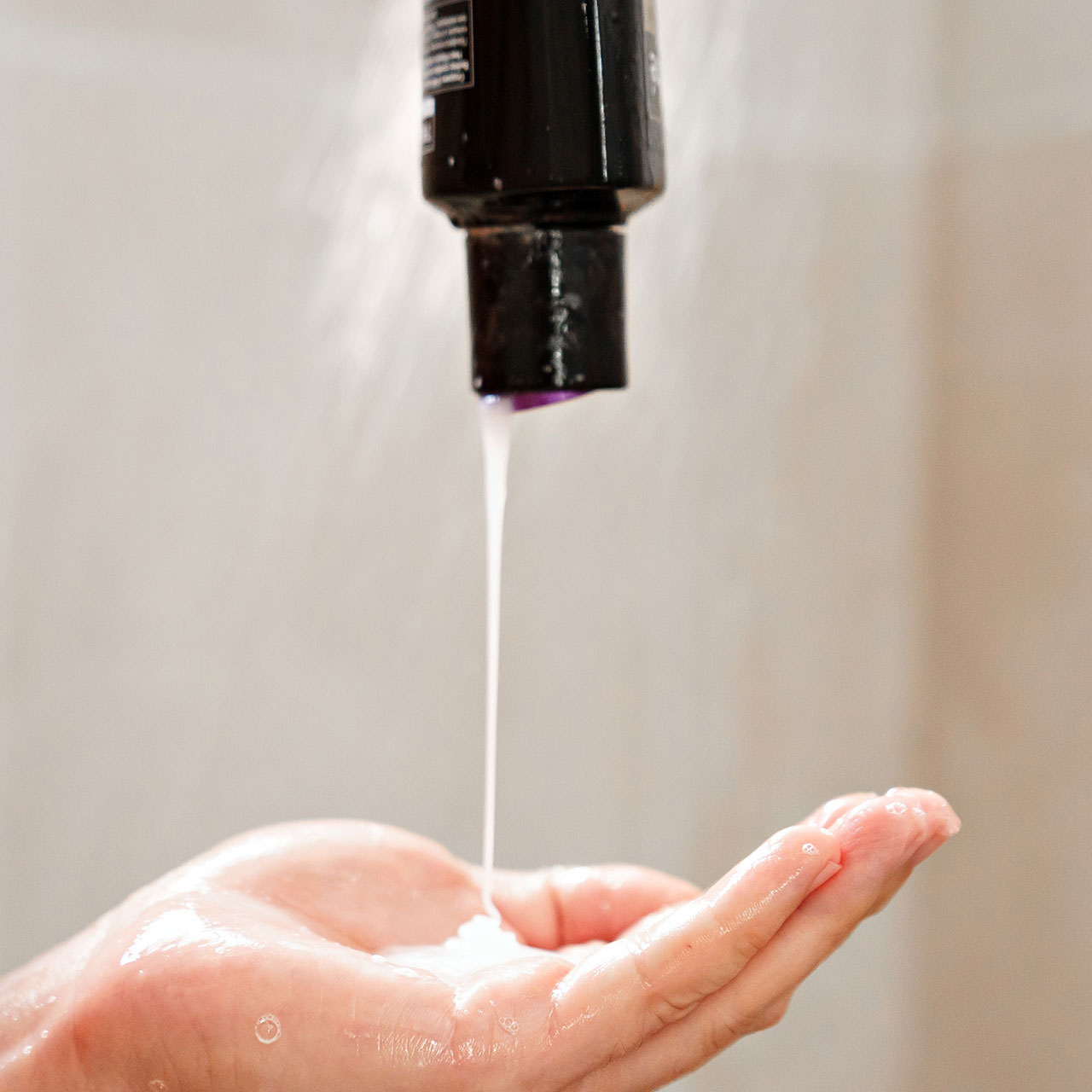 Get Rid Of Wrinkles And Dark Spots With This Sculpting Vitamin C Serum ...