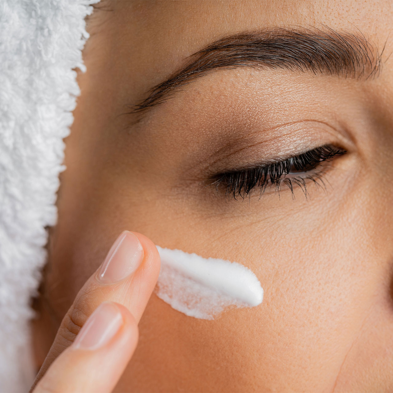 3 Eye Creams For Aging Skin That Brighten Up The Under-Eyes And Reduce ...