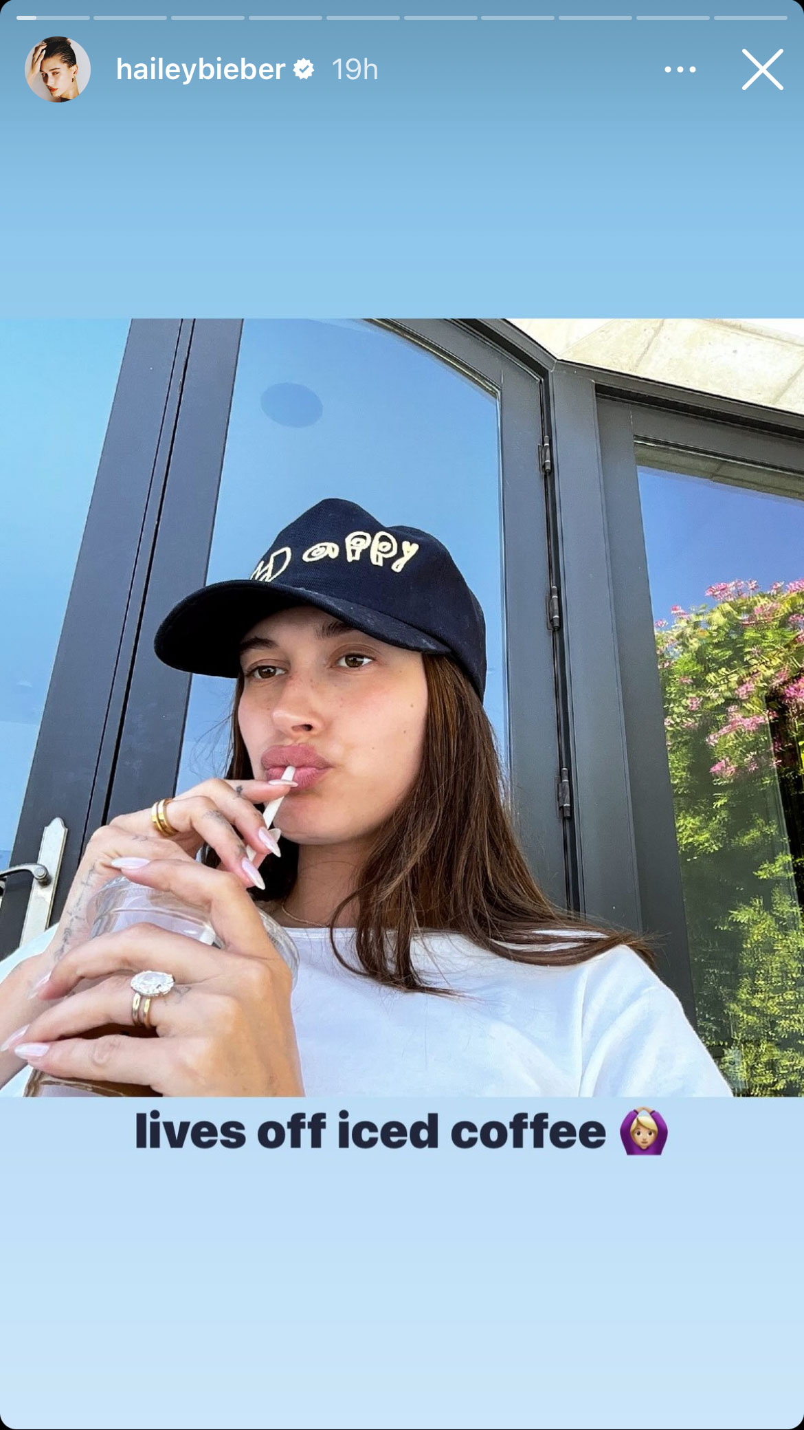 Hailey Bieber Looks Effortlessly Chic In A White Tee As She Flaunts Her ...