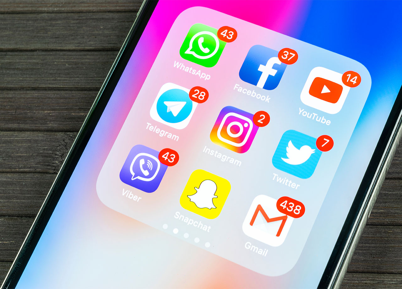 Experts Say To Change These Social Media Settings On Your iPhone If You ...