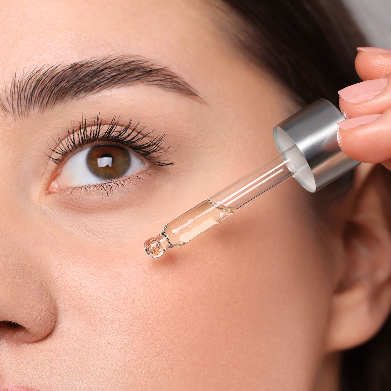 3 Highlight Tricks To Take 10 Years Off Your Face Instantly - SHEfinds