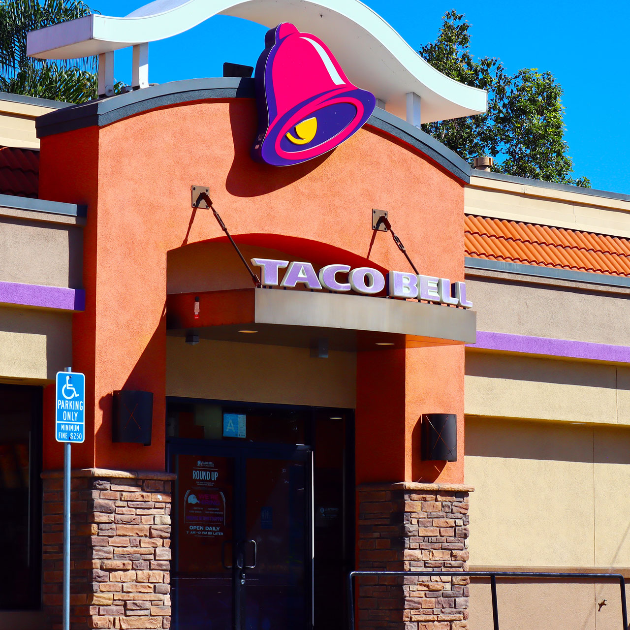 Taco Bell Fans Slam The Chain ‘The New Chipotle’ After A Customer ...