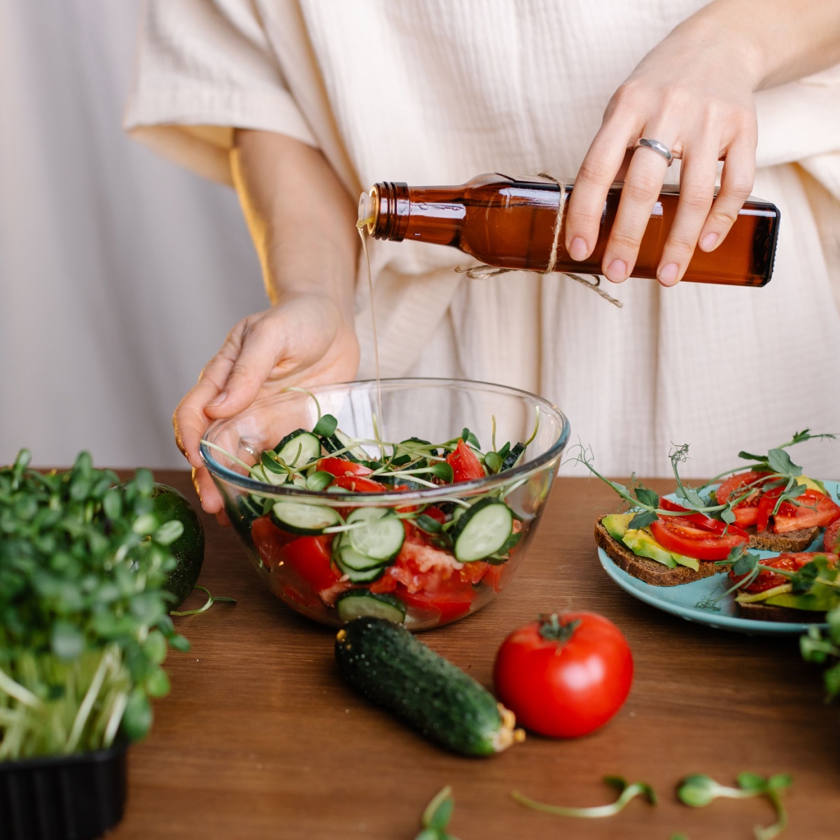 A Dietitian Explains What Cooking With Cold-Pressed Oils Does For ...