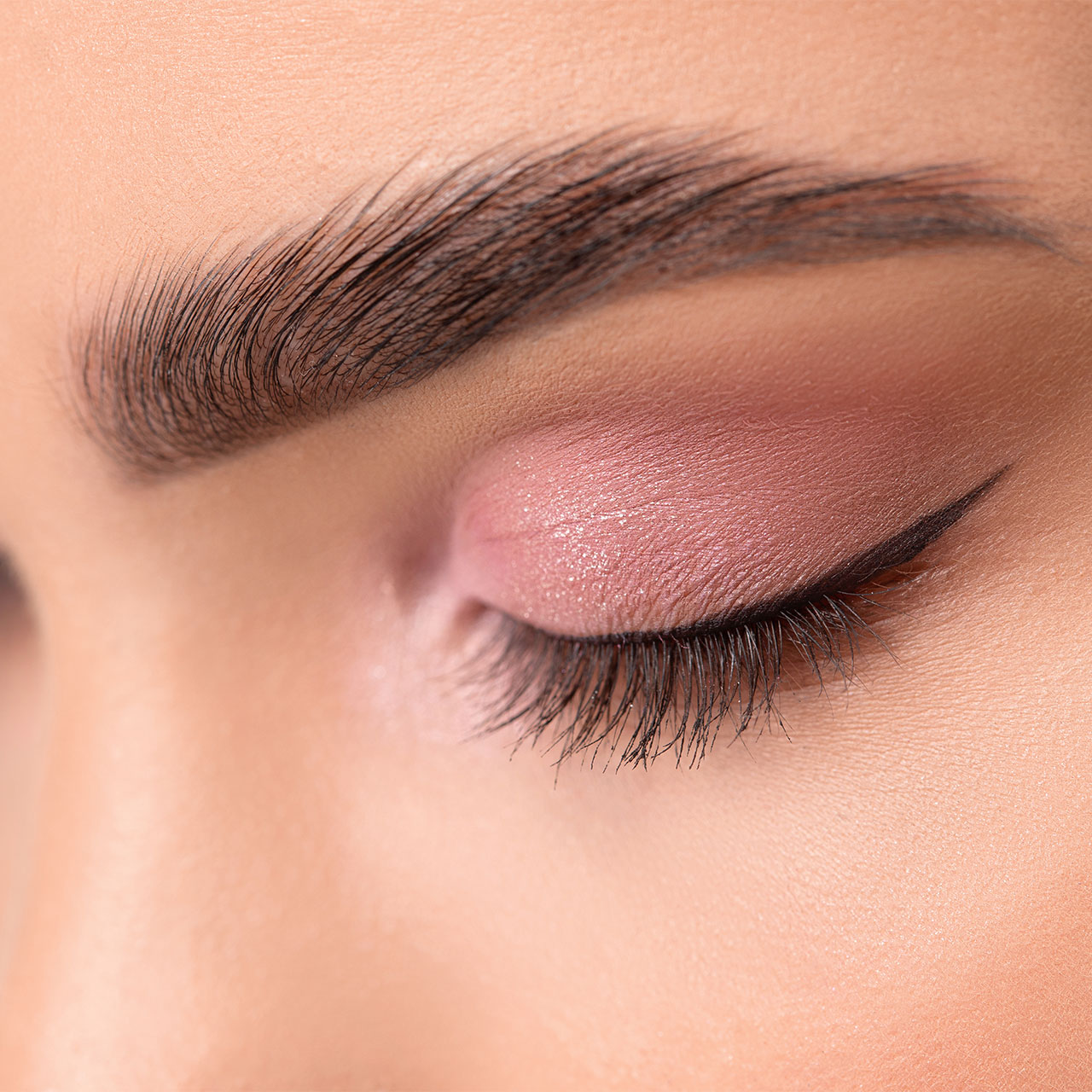 You’re Doing It Wrong: Using A Brow Pencil - SHEfinds