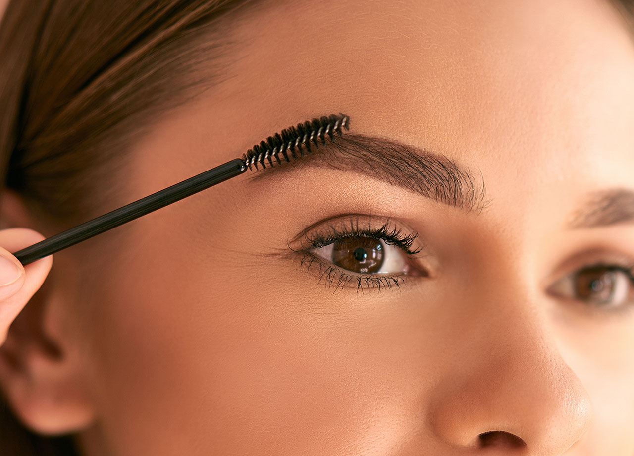4 Game-Changing Makeup Hacks for Fuller Eyebrows After 40 That Can ...