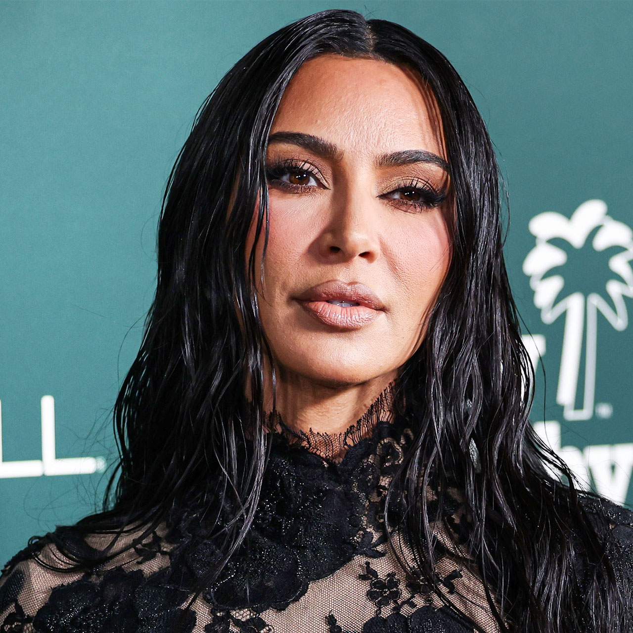 Kim Kardashian 2024 Baby Kim Kardashian Lança Versão Inusitada De