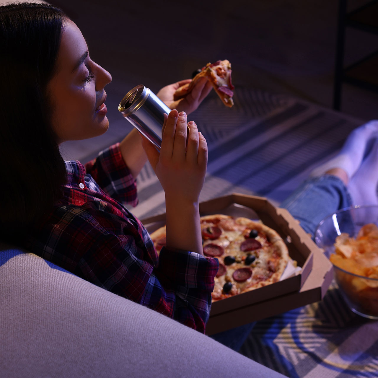 8 Nighttime Mistakes No One Should Stop Making Because They Cause ...
