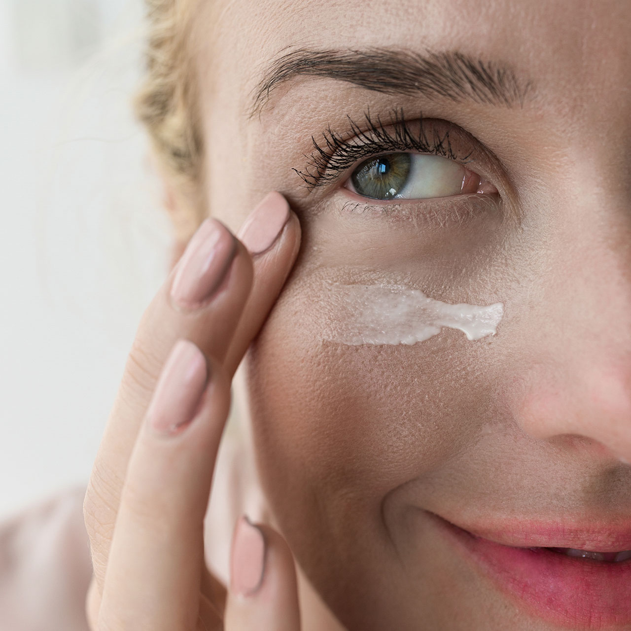 3 Unflattering Haircuts That Make Women Over 40 Look So Much Older ...