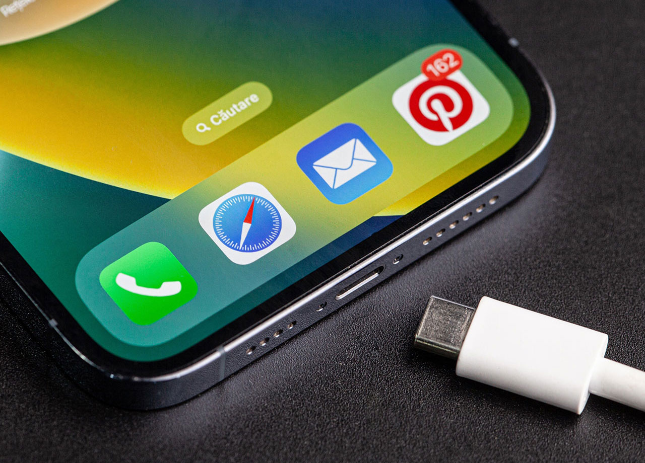 Here’s Why Tech Pros Say You’re Charging Your iPhone All Wrong—And How ...