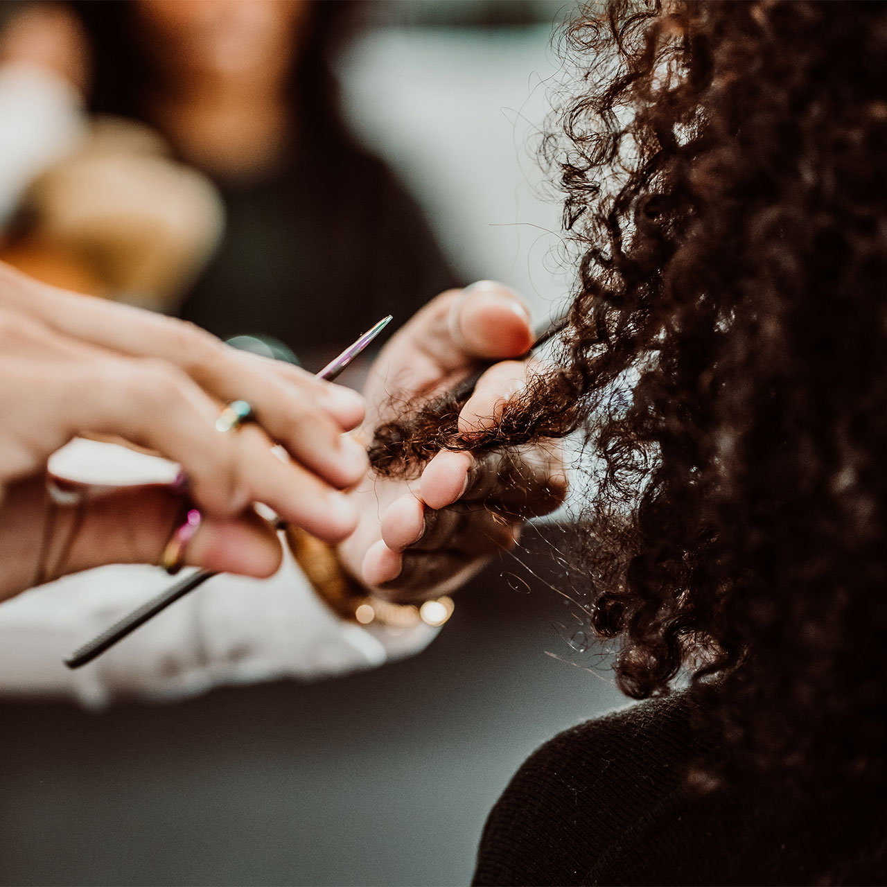 4 Unstylish & Outdated Hairstyles To Avoid Over 40, According To Pros ...