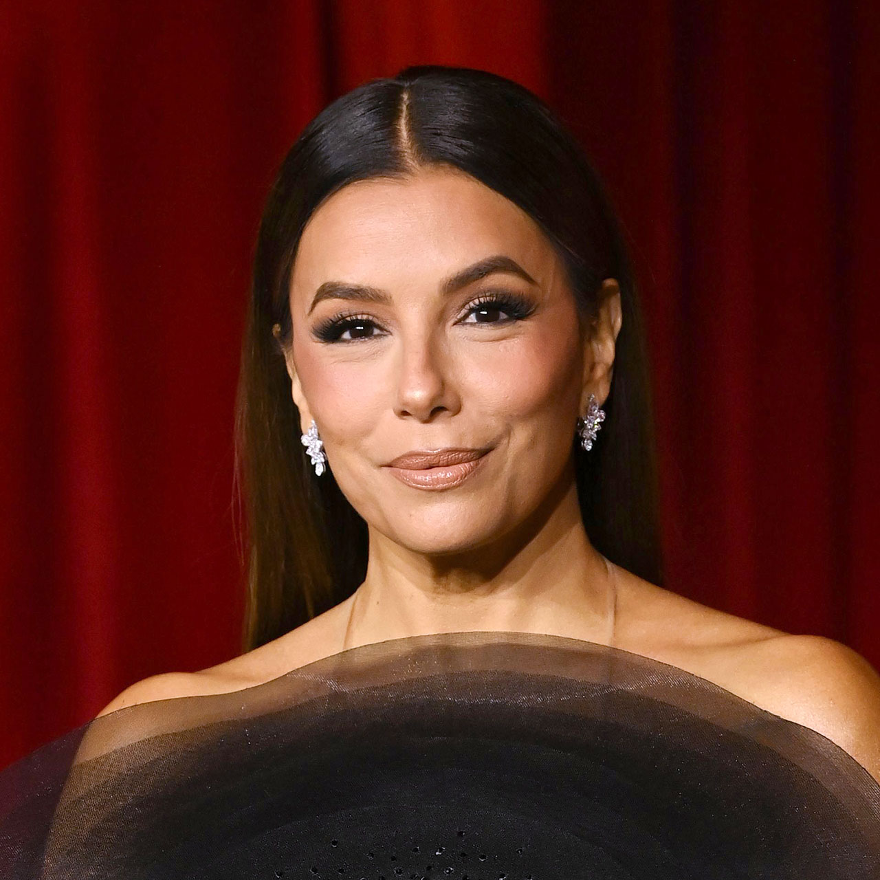 Fans Praise Eva Longoria’s Stylist After She Flaunts Her ‘Mile-Long ...