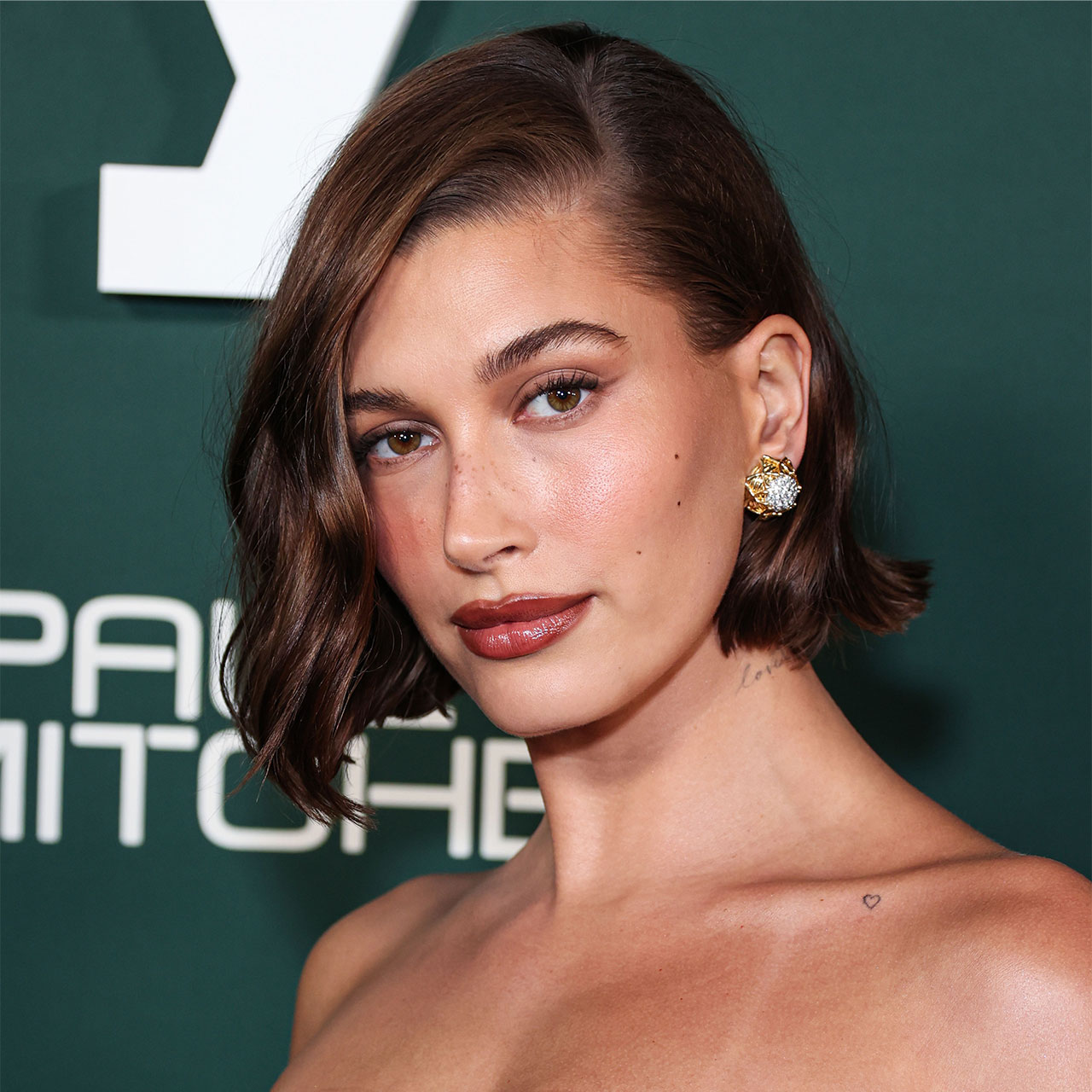 Hailey Bieber Flaunts Her Insanely Toned Abs In A Skintight Workout Set ...