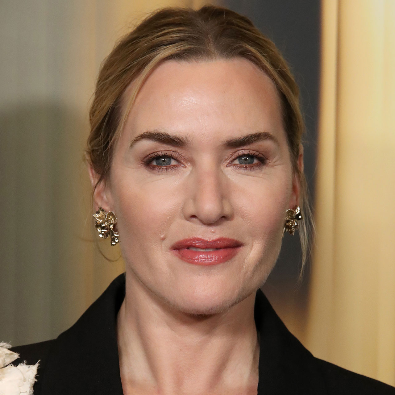 Kate Winslet Reunites With Leonardo DiCaprio And Stuns In A Chic ...