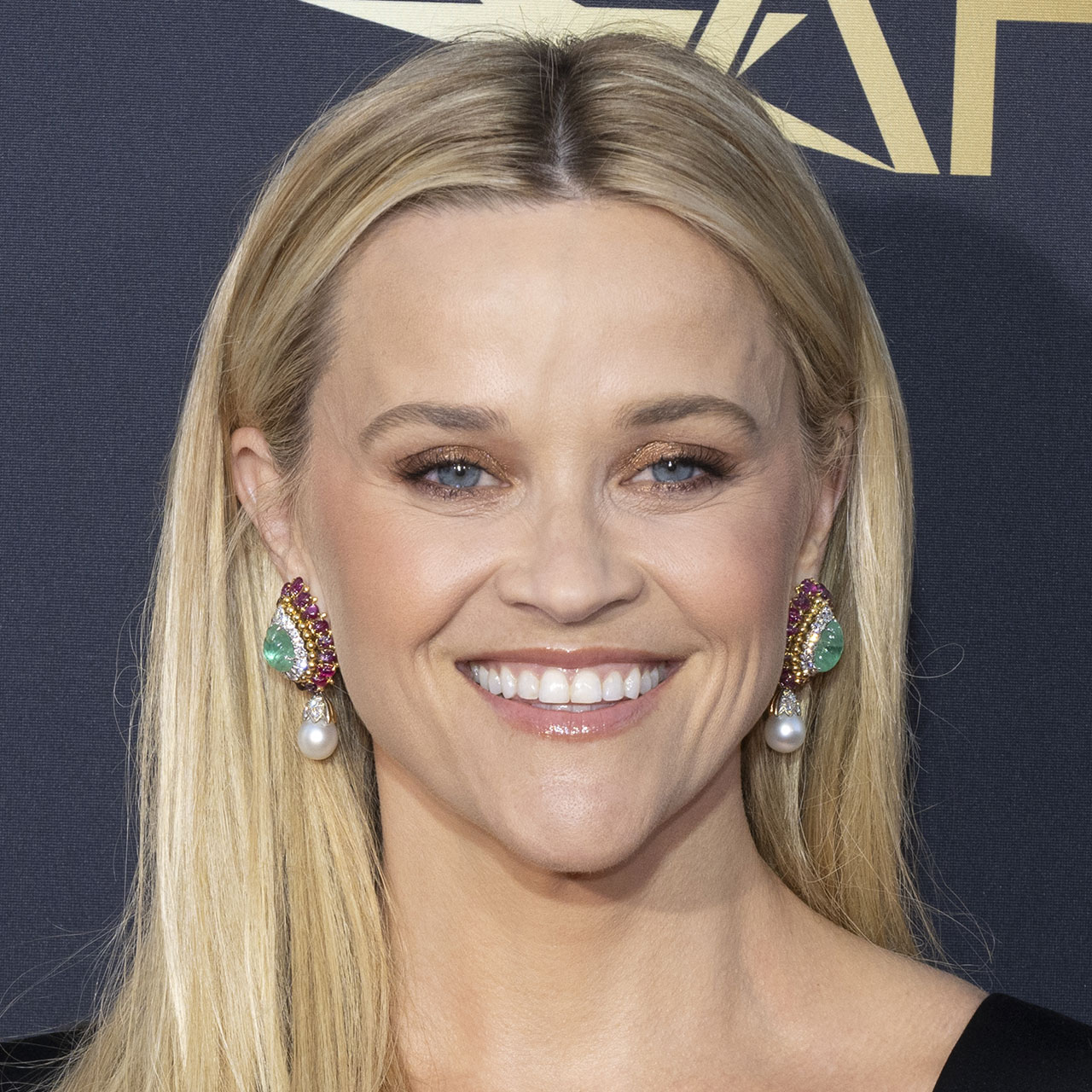Reese Witherspoon Poses With ‘BFF’ Jennifer Aniston In Coordinating ...