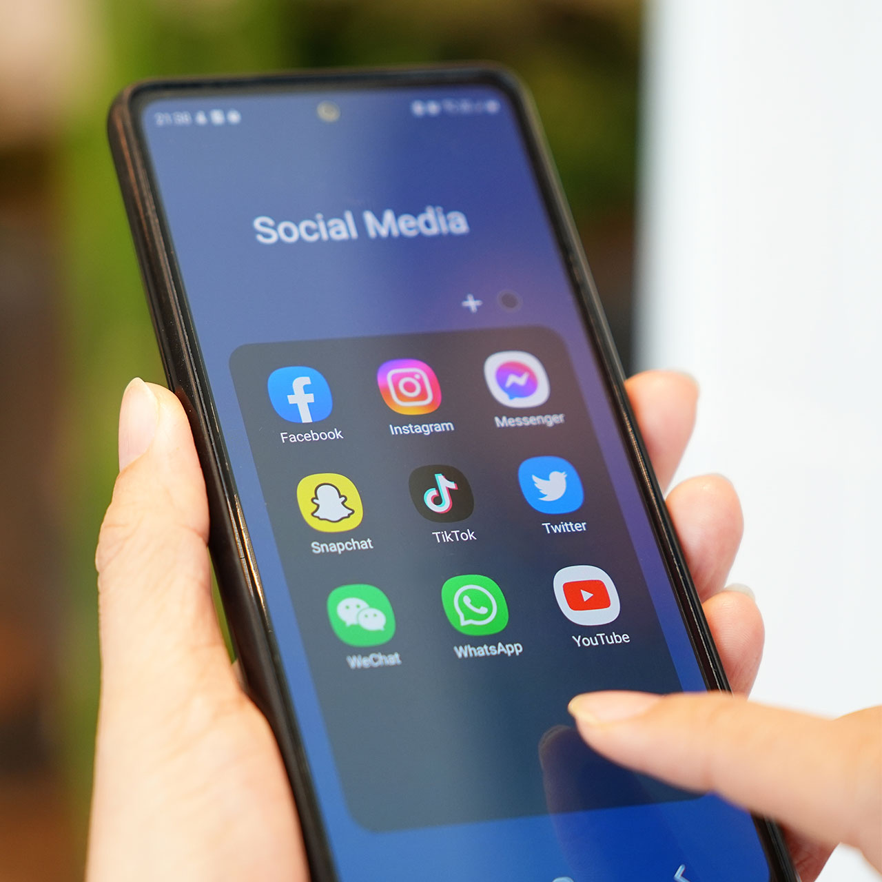 Android Users Beware! Delete These 2 Apps ASAP Because They Secretly ...