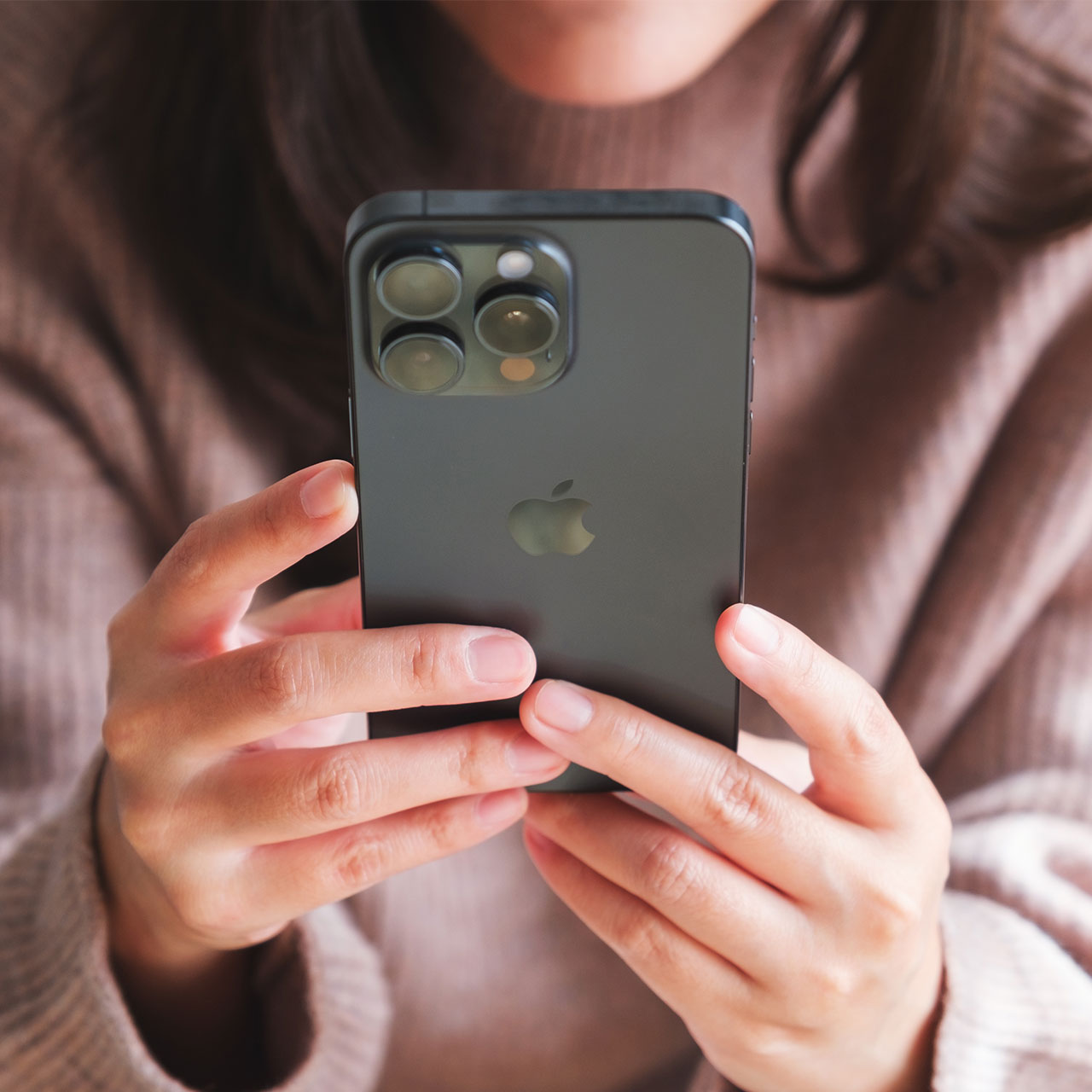 The One iPhone Mistake That’s Draining Your Battery, Tech Experts Warn ...