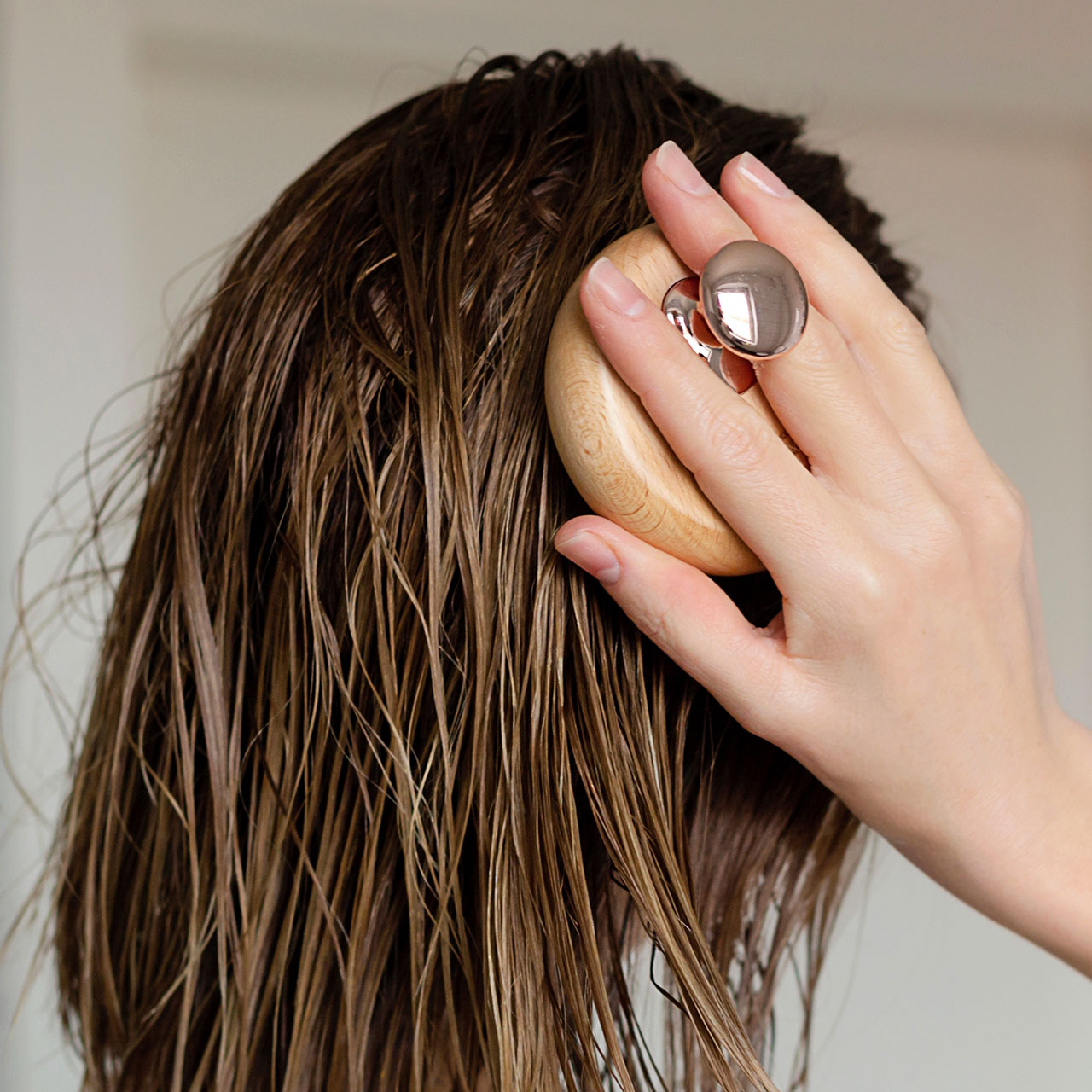 Tired Of Lifeless Hair? Experts Swear By These 2 Essential Oils For ...