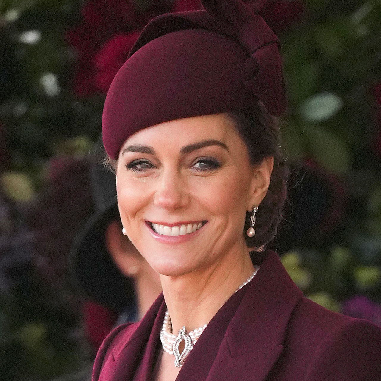 Fans Are Still Obsessed With The Strapless Velvet Dress Kate Middleton ...