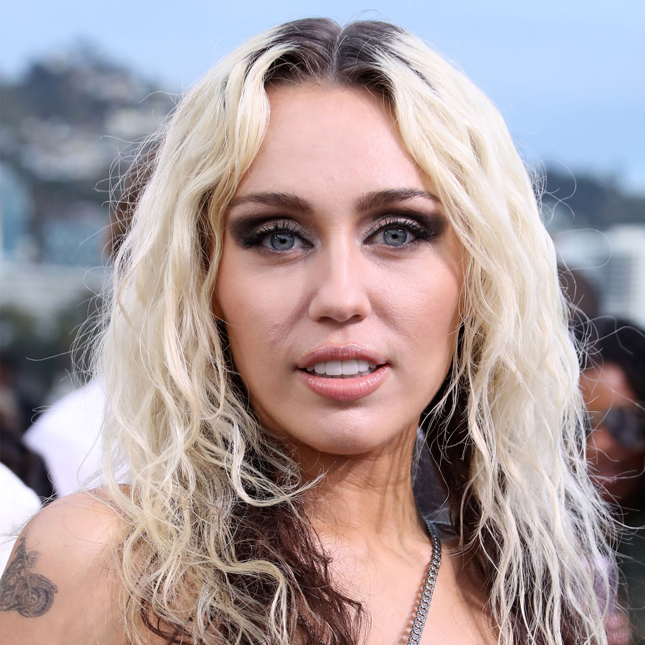 We’re Still Not Over The Giant Fur Coat Miley Cyrus Just Wore As She Opens Up About Her Personal ...