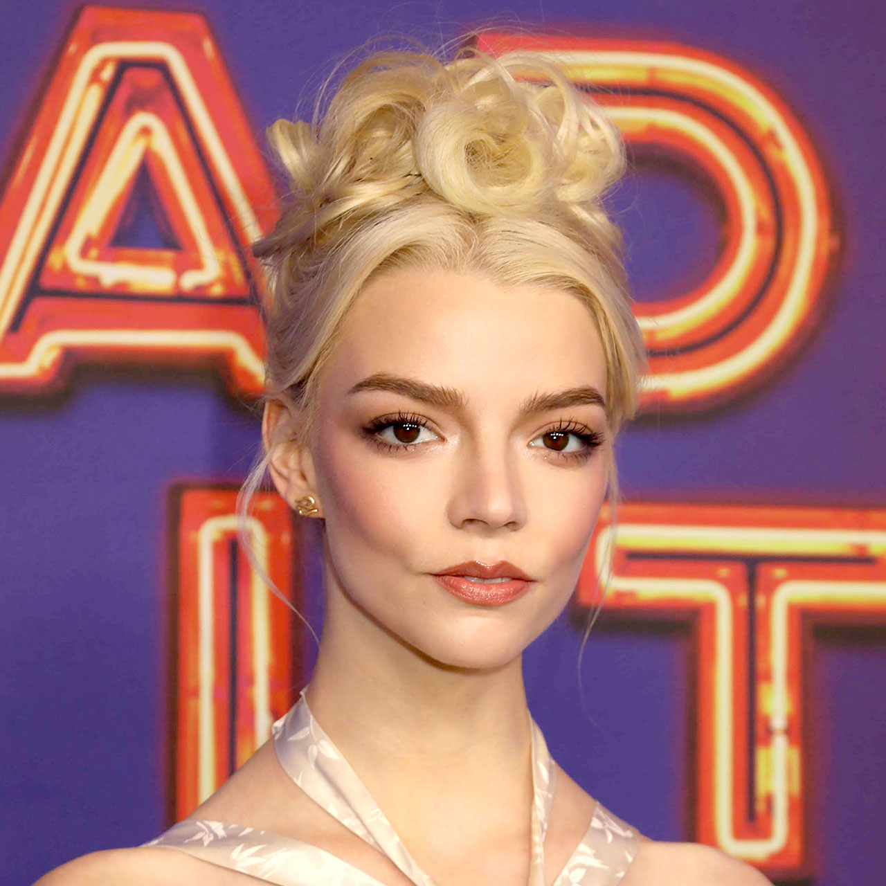 Anya Taylor-Joy Channels Kate Moss In A Vintage 1995 Peplum Top For ...