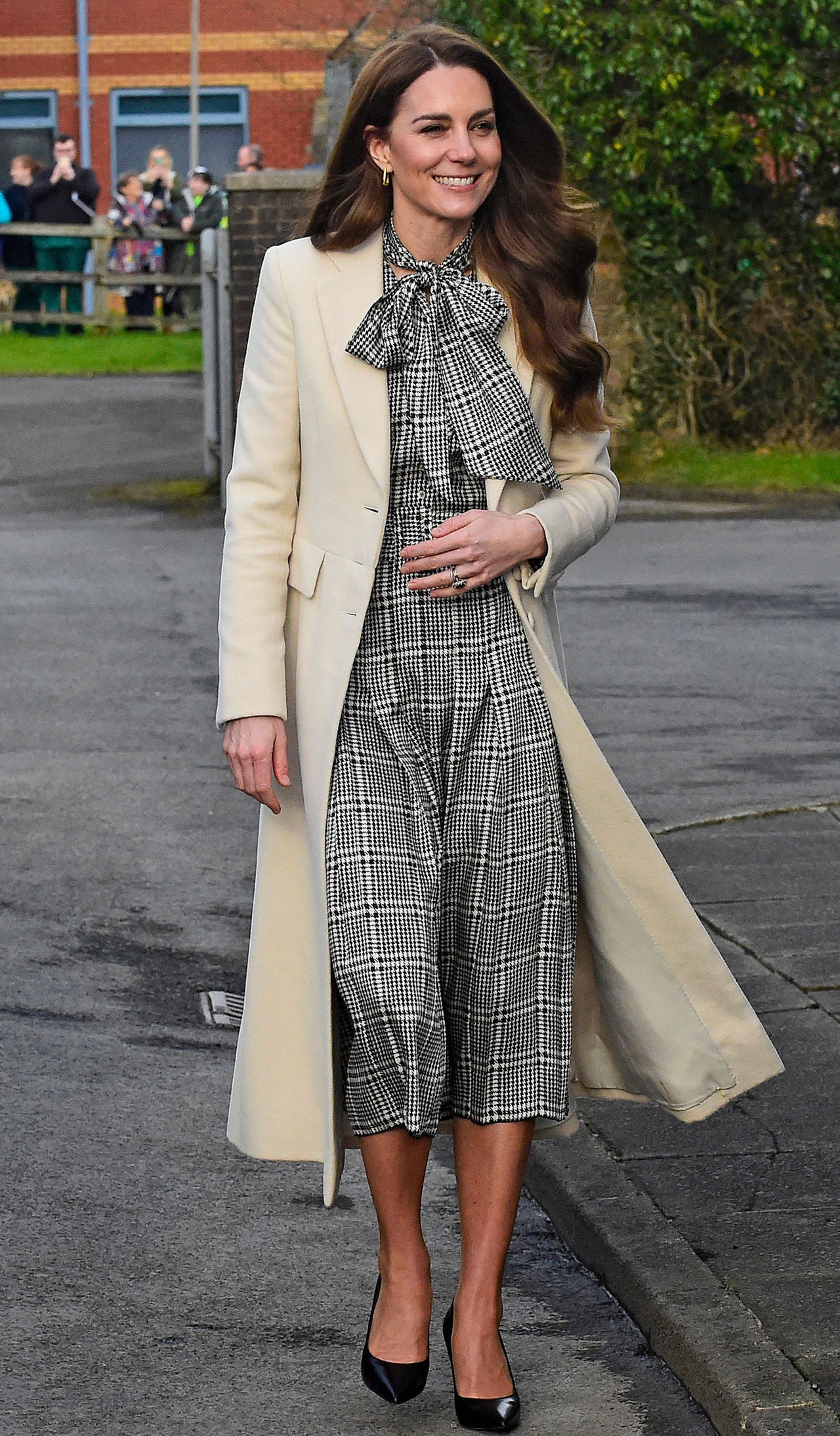 Kate Middleton Rewears A $20 Tie-Neck Dress While Visiting A Children’s ...