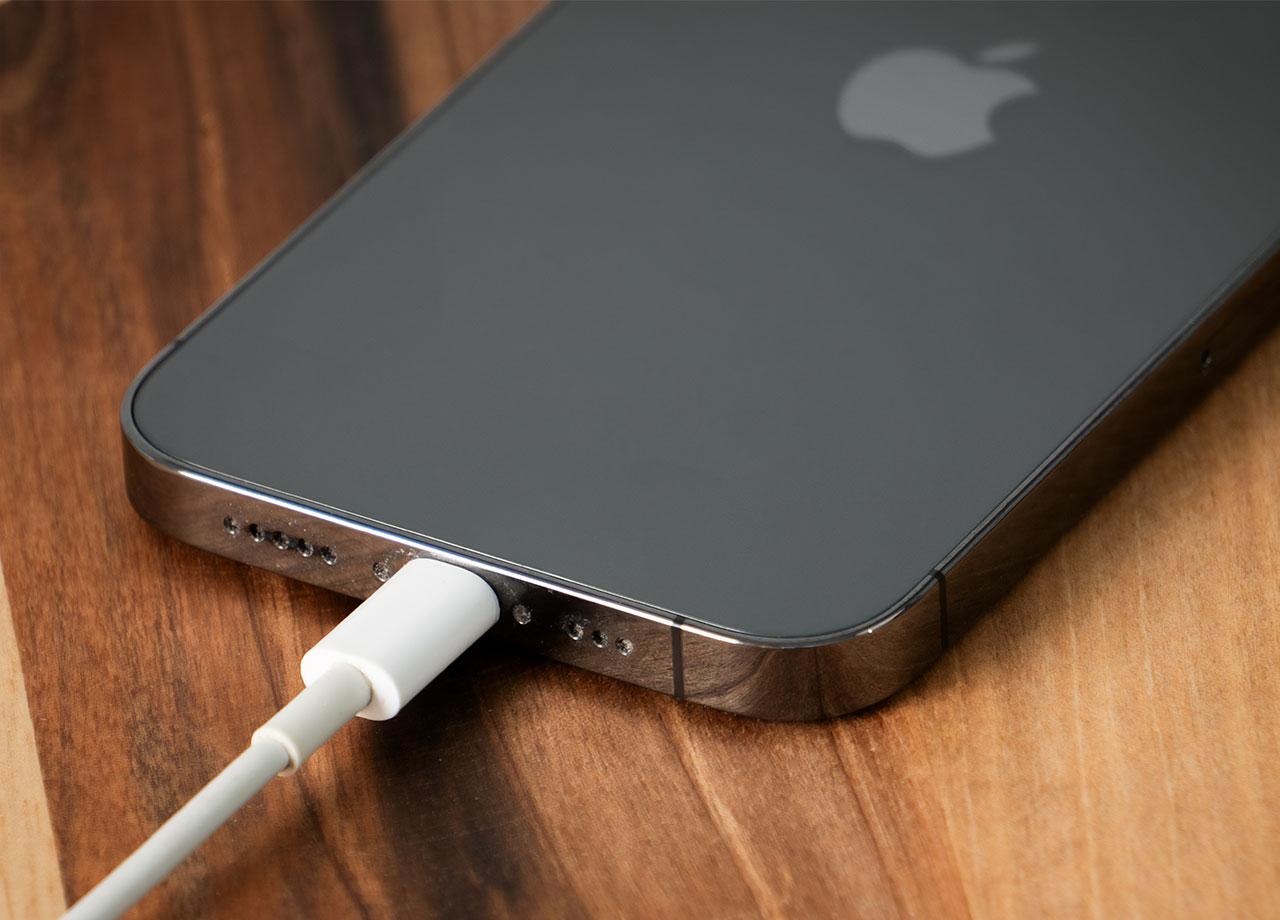 The Right Amount Of Time To Charge Your iPhone, According To Battery ...