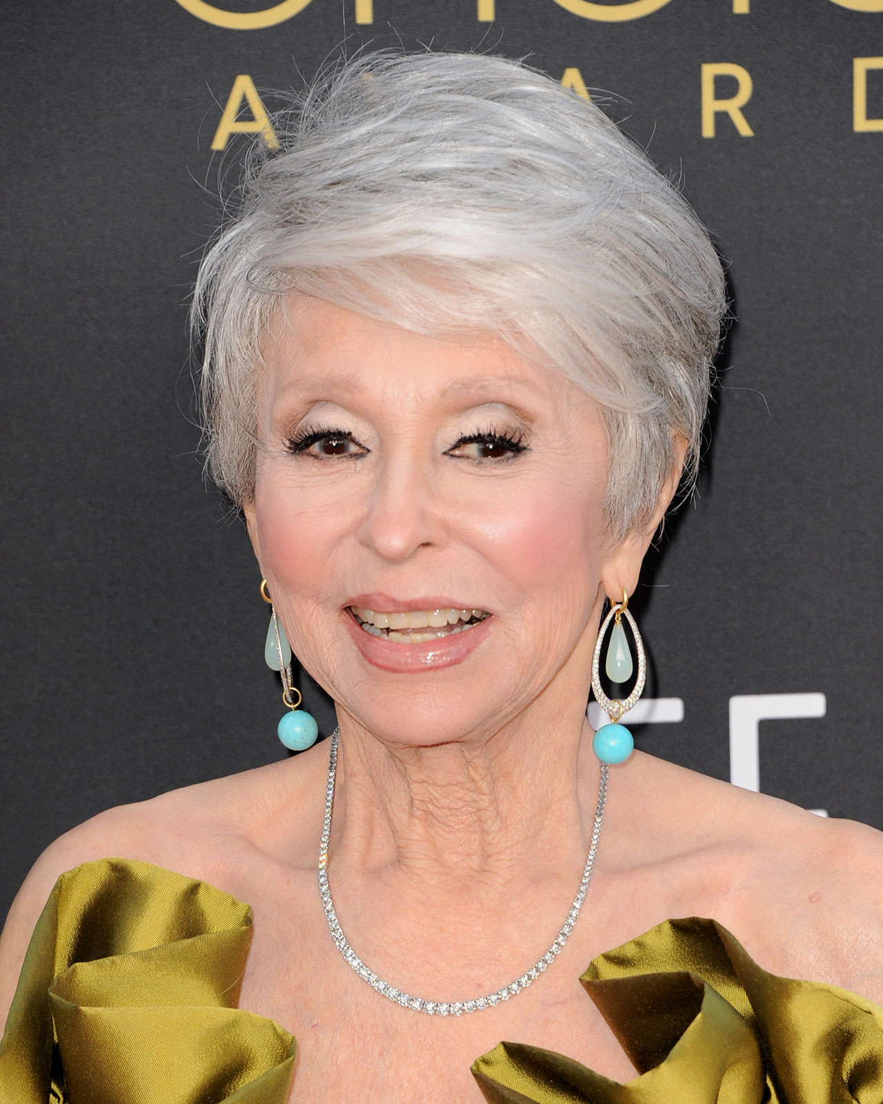 Stylists Share 7 Short Gray Haircuts Women Over 50 Can Try This Spring For A Chic Look - SHEfinds