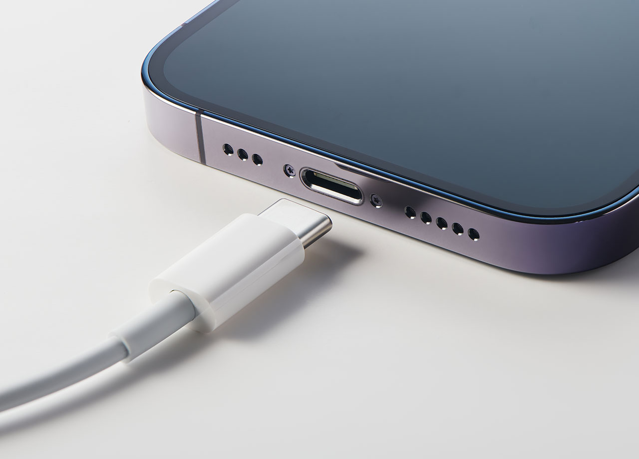 The Worst Charging Cable You Can Use For Your Device—It’s Draining Your ...
