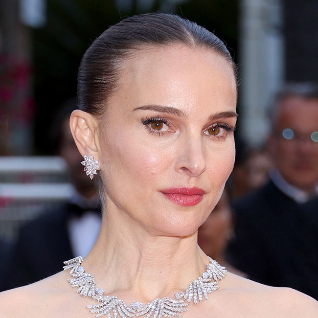 Natalie Portman Glows In A Shimmery Fish Scale Dior Gown At ‘Eddington ...